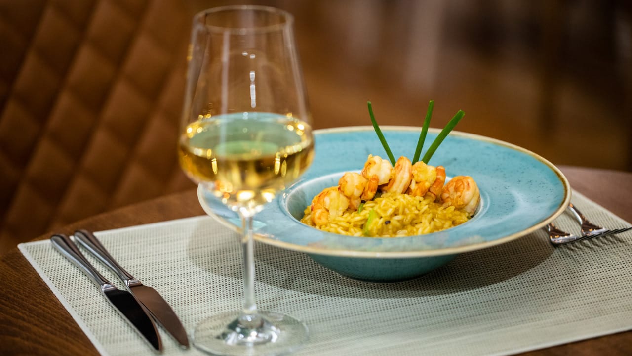 10 Low Acid White Wines: Which One Is the Least Acidic?