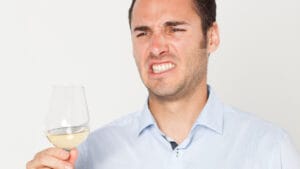 10 Low Acid White Wines: Which One Is the Least Acidic?